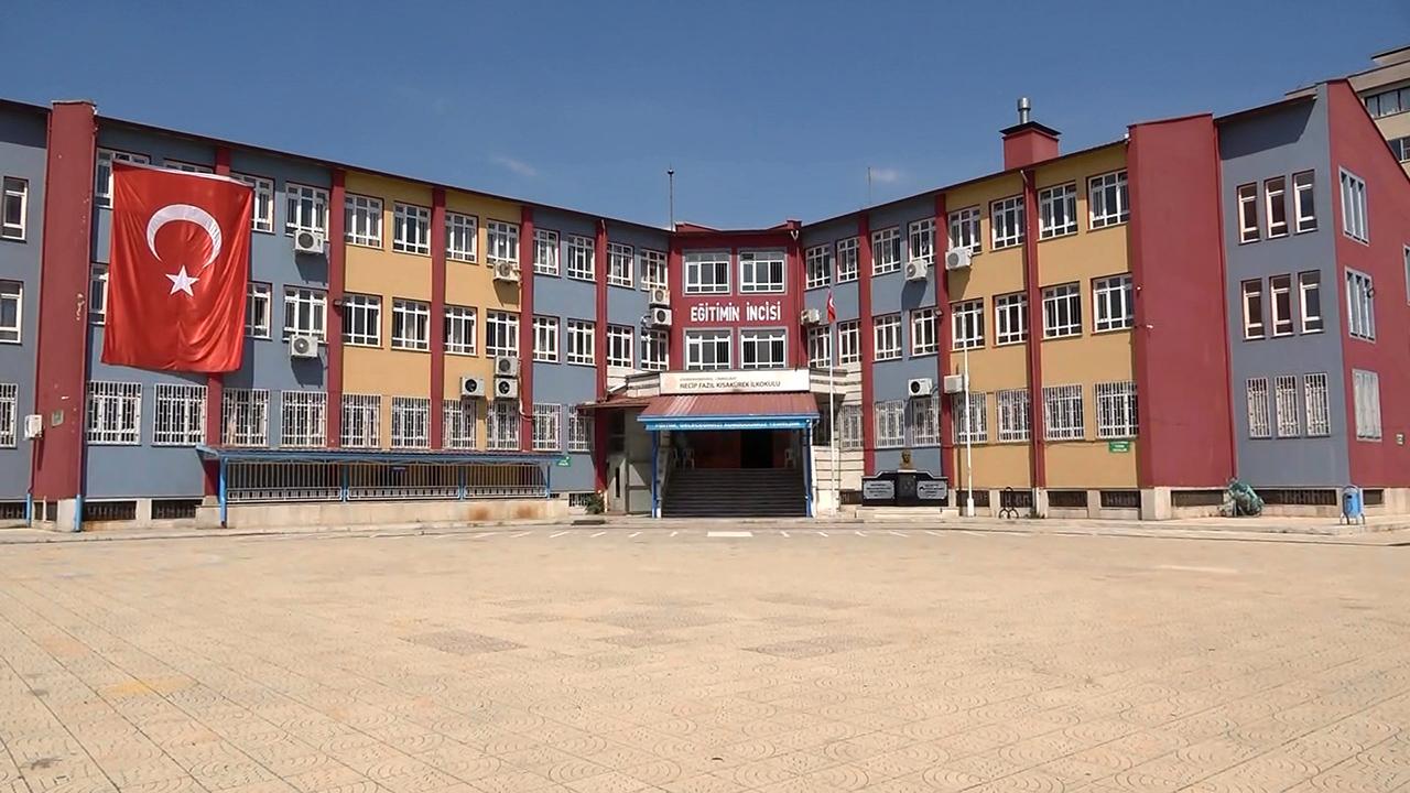 Bütün çocukları okula kapatalım, mezun olabilen oradan Çıksın ...